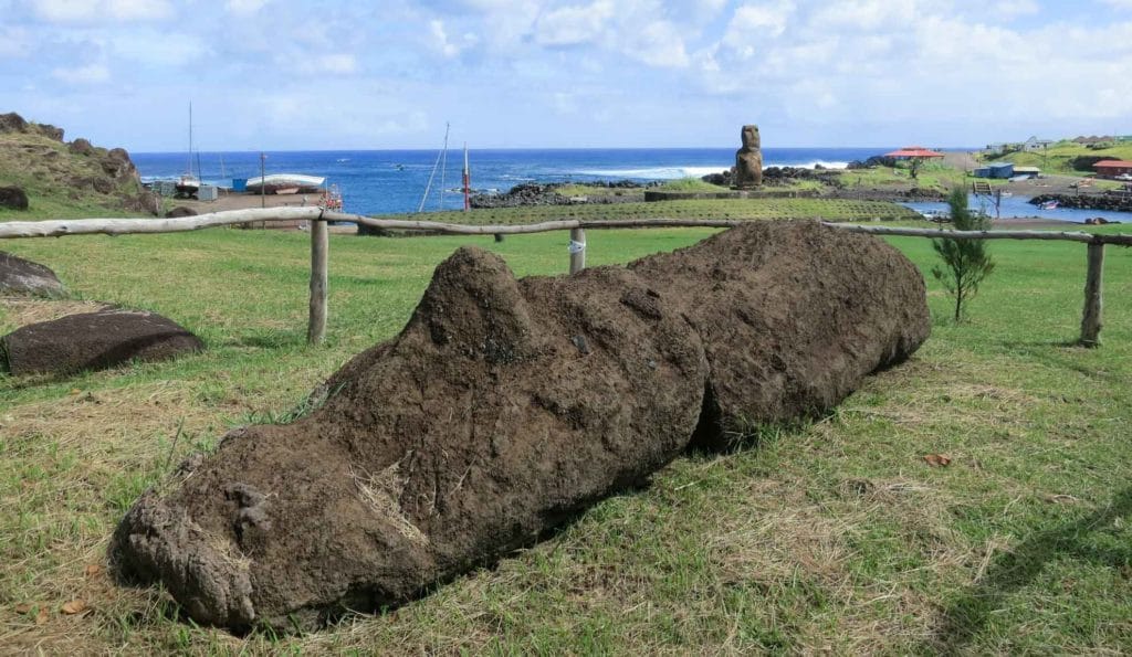 The Myth of the Moai “Who Look toward the Sea” - moeVarua Rapa Nui